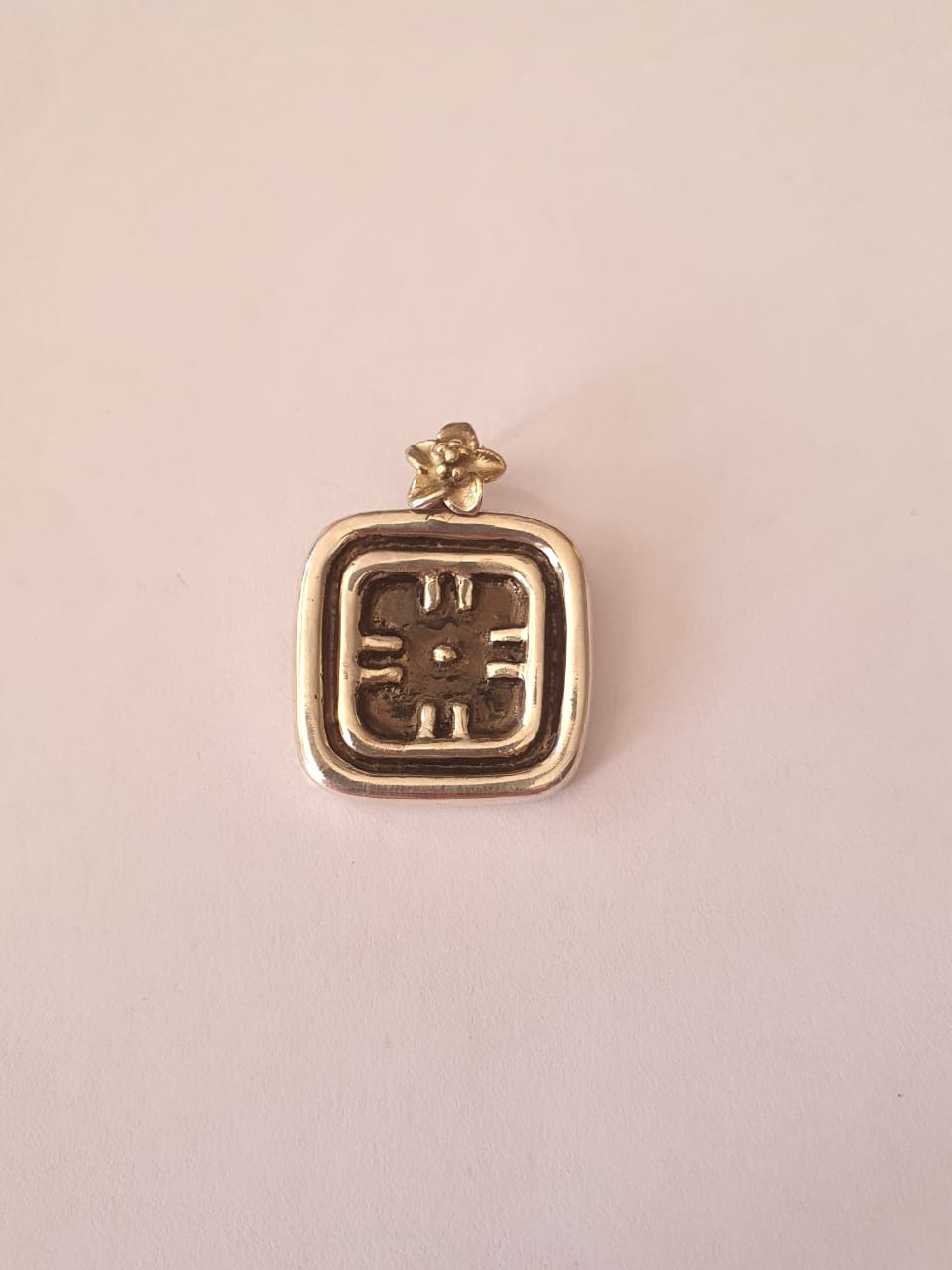 DIJE GLIFO NIKTE | Tienda del Museo